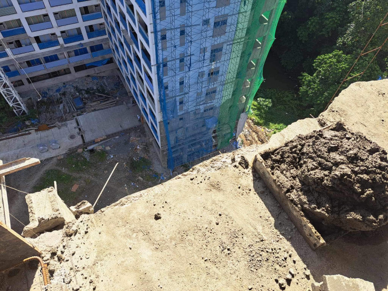 2 siblings die after falling off building | News Fort - Your choice for ...